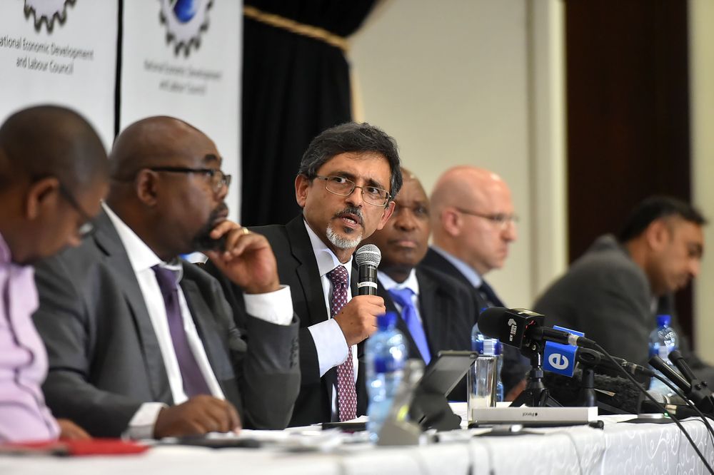 Minister discourages stockpiling, bulk buying