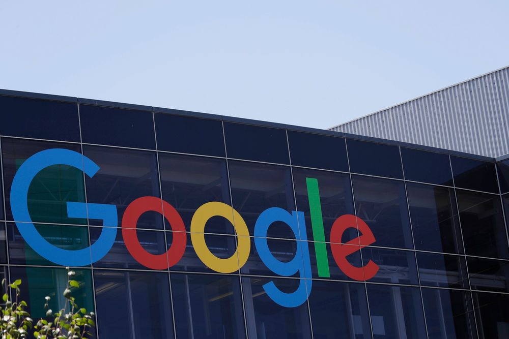 Google to charge smartphone makers for Google Play in Europe