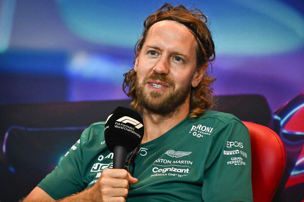 Sebastian Vettel hints at Formula One return after talks with Mercedes boss