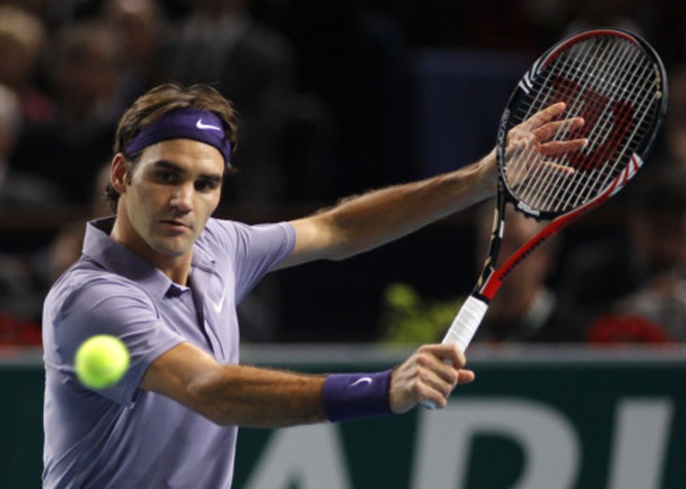 Federer mauls Gasquet in Paris