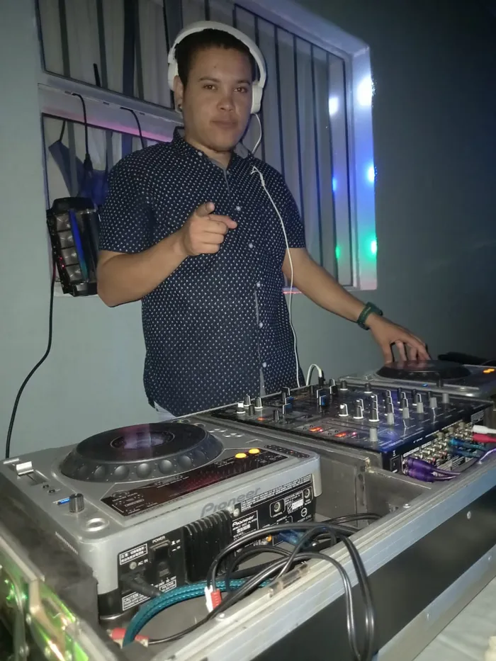 SA’s DJ Snow drops yaadt remix to Adele’s new song 'Easy On Me' in ...