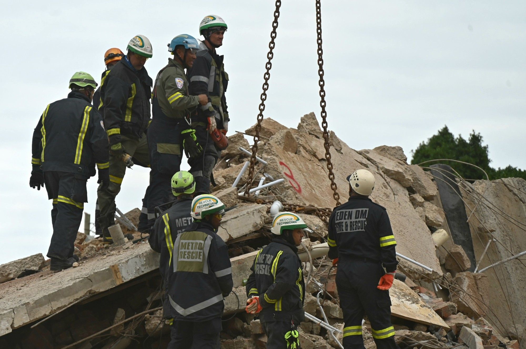George building collapse: fourth day of rescue operations, death toll ...
