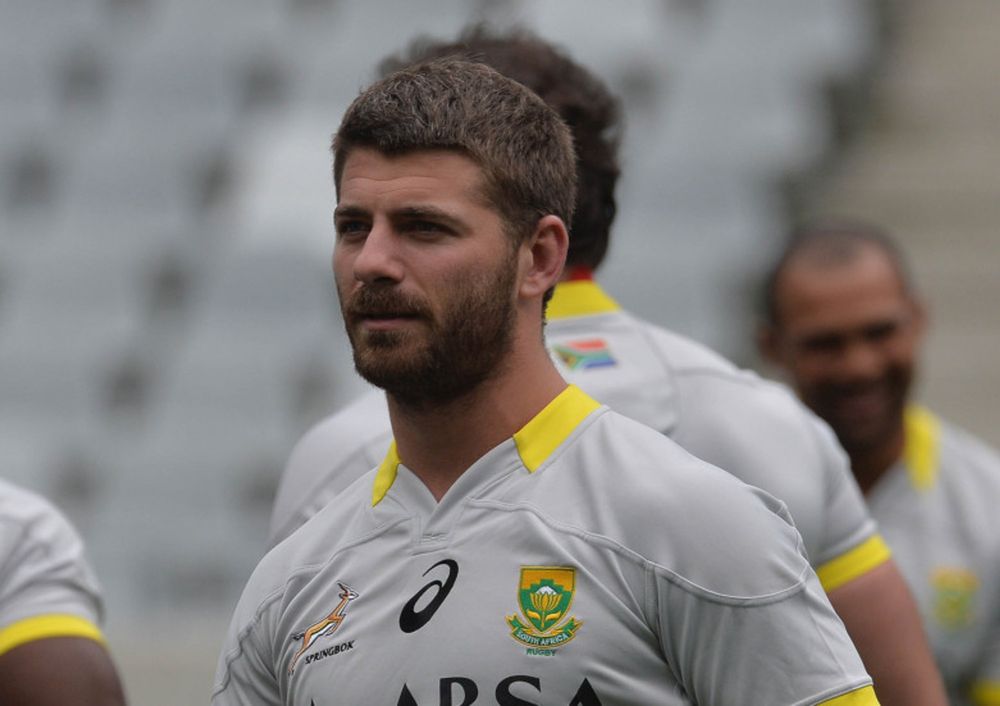 Sharks snap up Le Roux