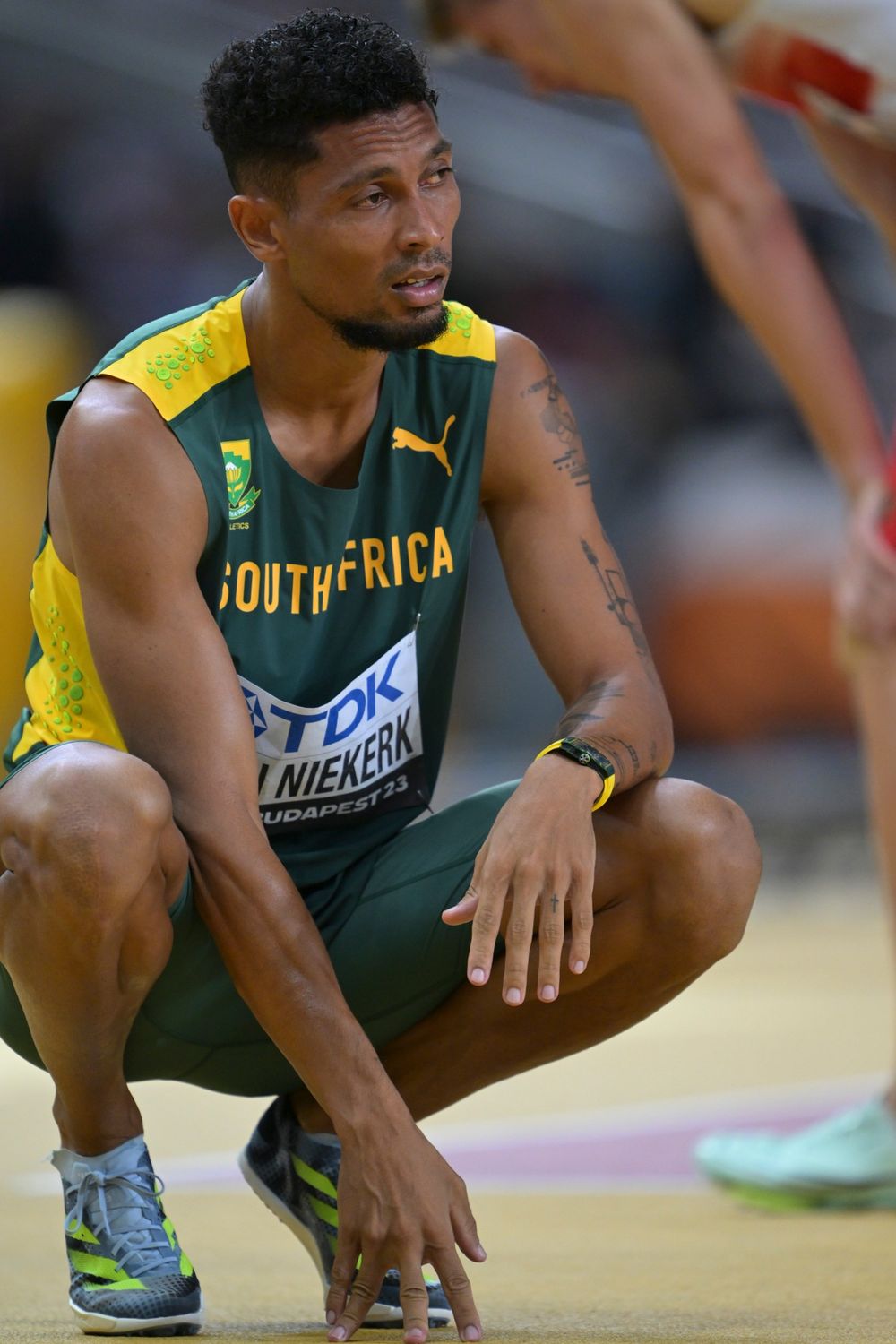 Wayde van Niekerk runs out of steam to finish last in men’s 400m final ...