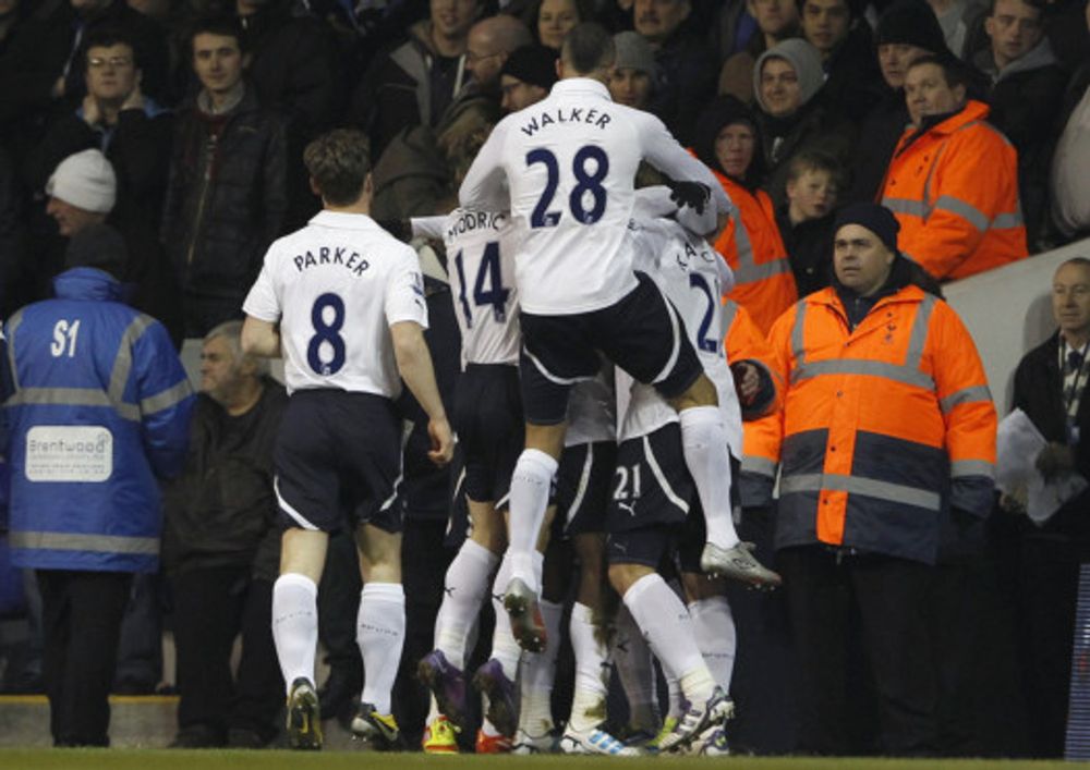 Fergie backs Spurs to fire for Redknapp