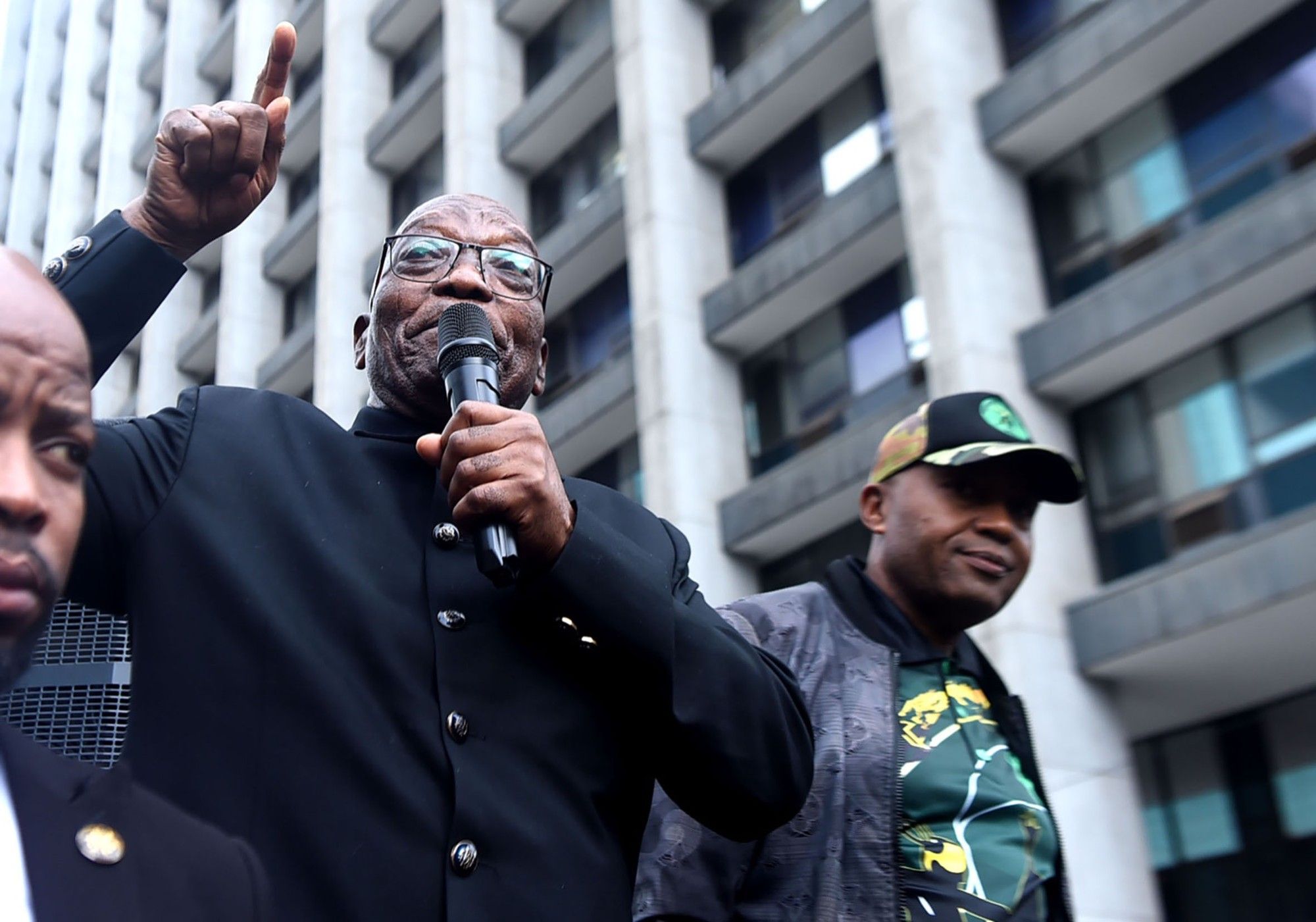 UZuma kuzofanele akhethe phakathi kwemihlomulo nokuya ePhalamende