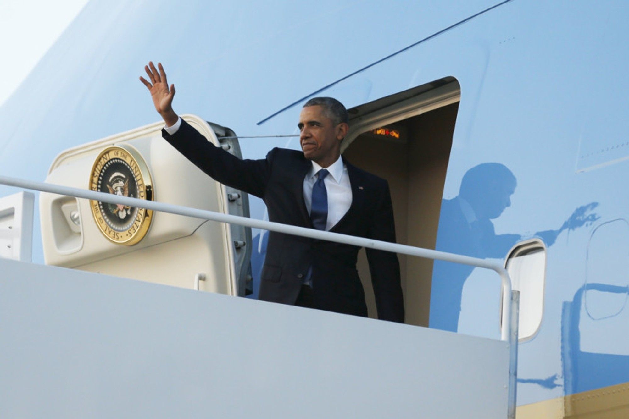 Obama returns to his father's homeland