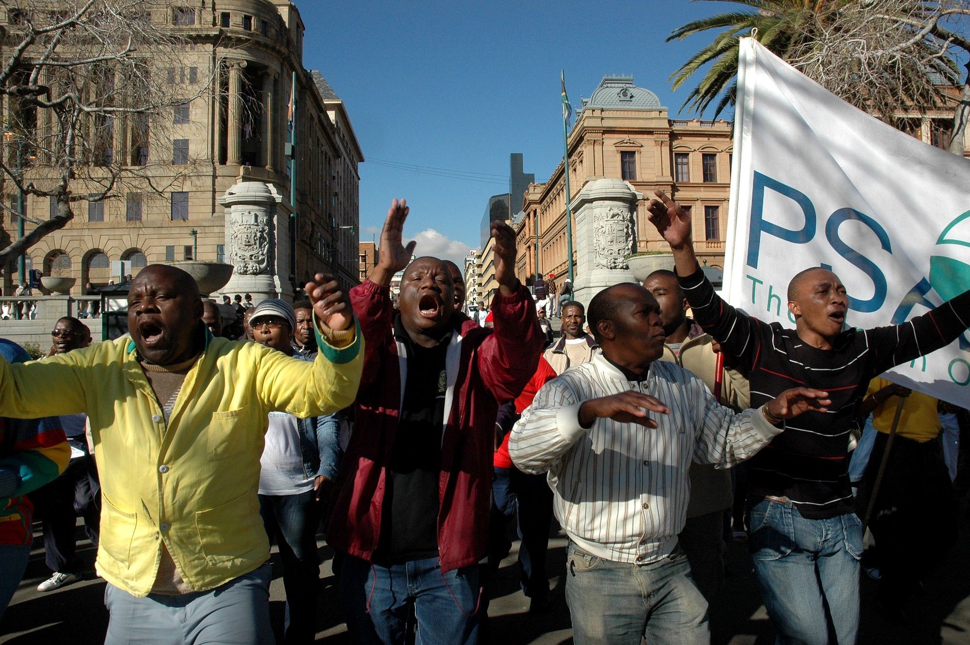 Thousands of public servants set to down tools in protest of 3% increase