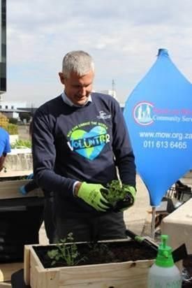 New Sun CEO rolls up his sleeves to help others