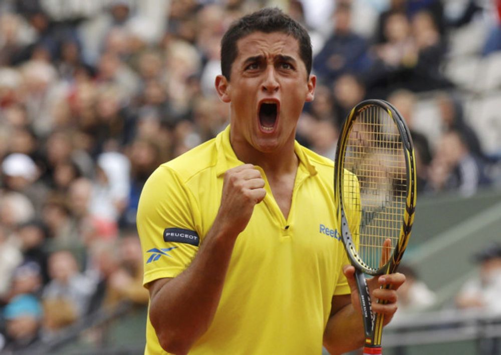 Almagro hammers Tipsarevic in Paris