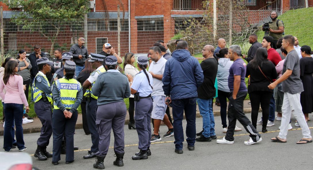 Teacher ' sent' explicit messages to pupil (12) on TikTok