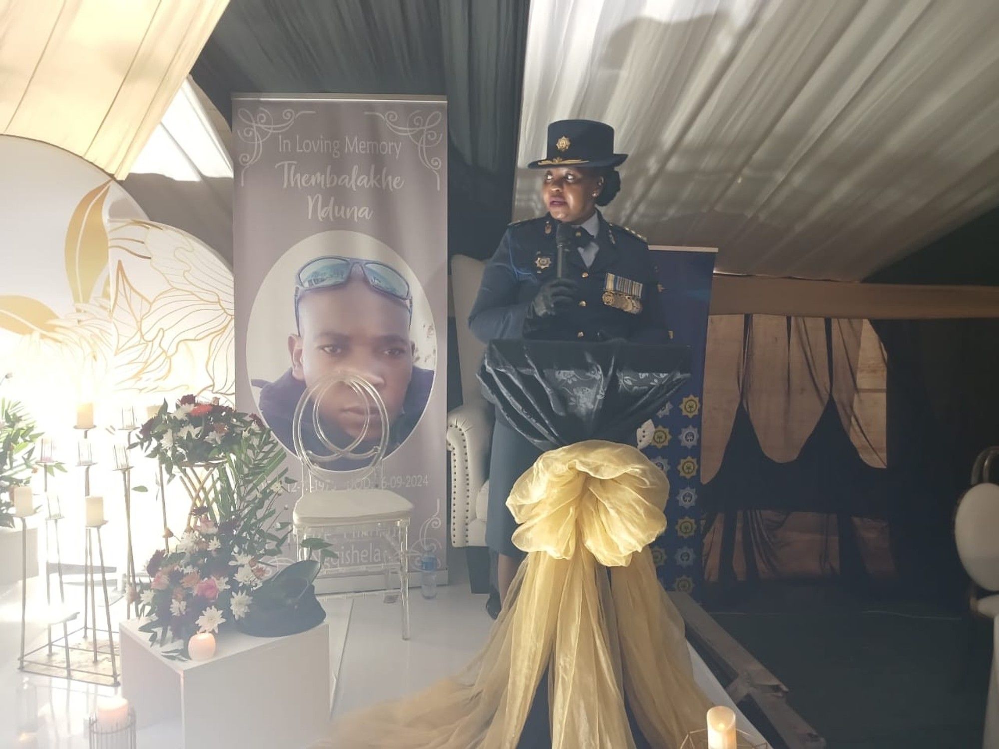 Bebusesichengeni ubomi bePolisa elibhubhe kwingozi ngenxa yokuzinikela ...