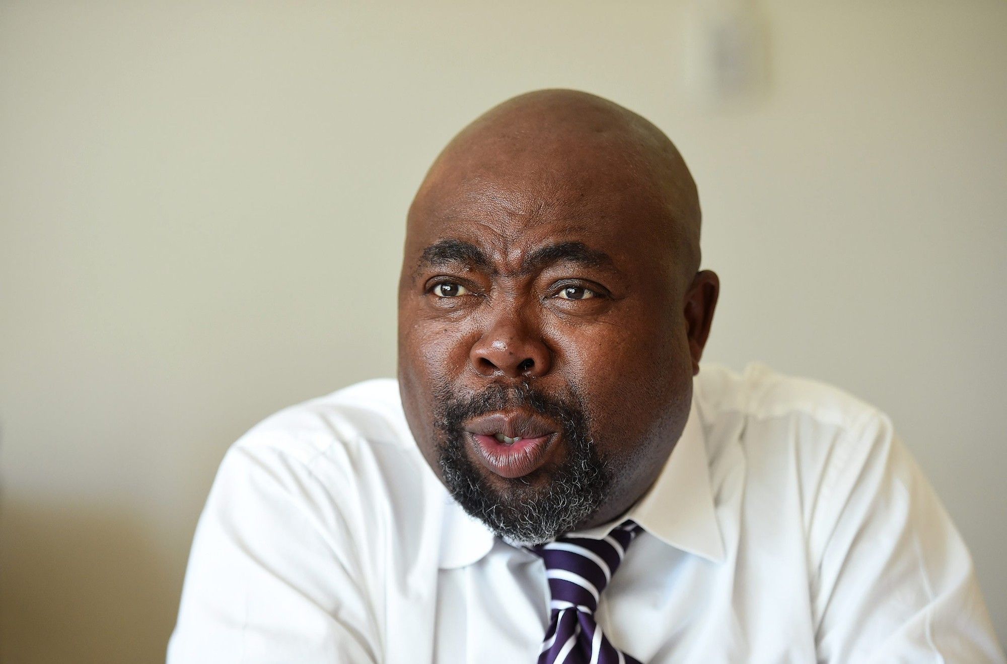 Inhlanzi izoshelwa ngamanzi kwabaqasha abokufika