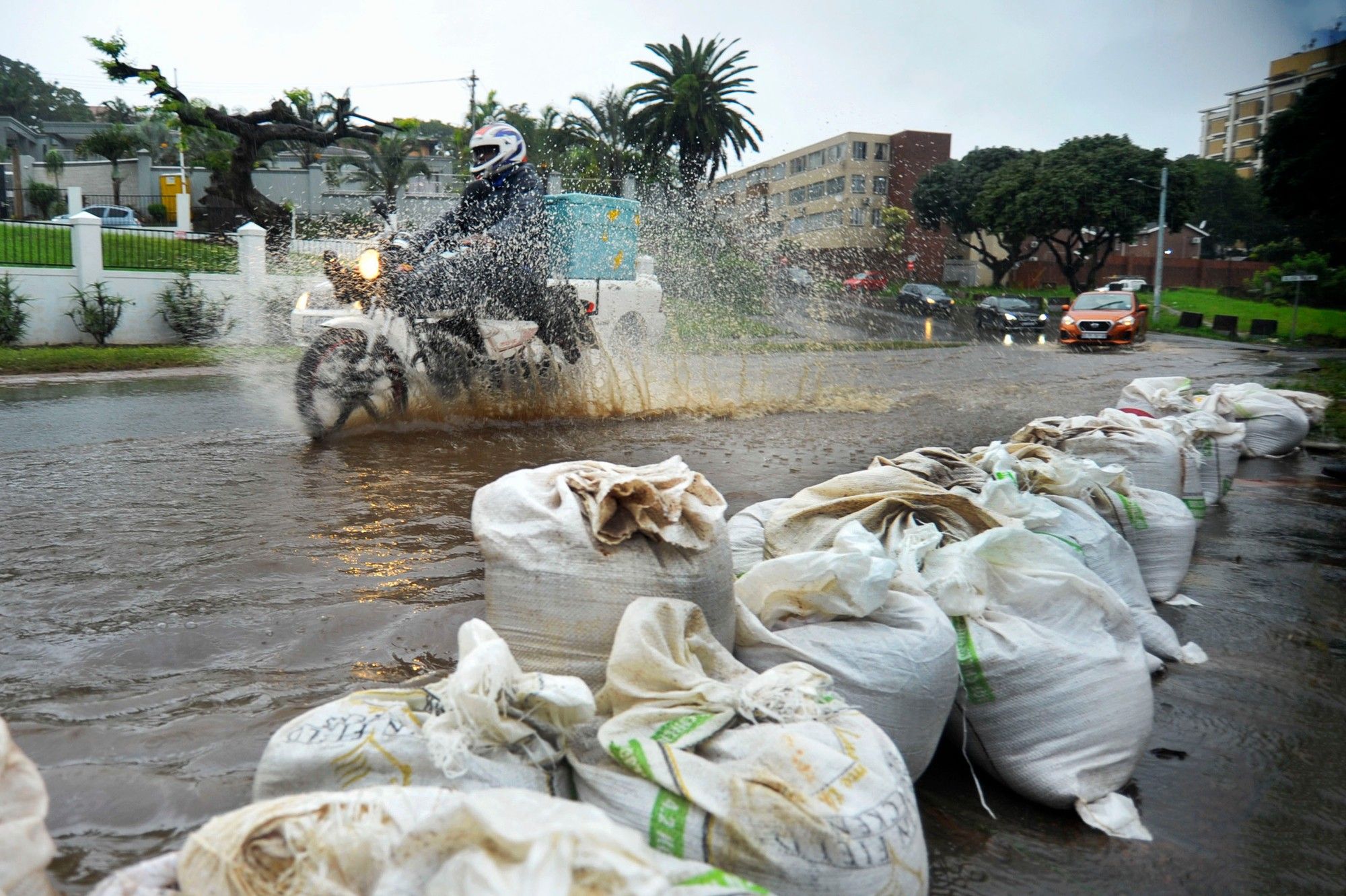 SA Weather Service upgrades to Orange Level 9 warning for parts of KZN ...