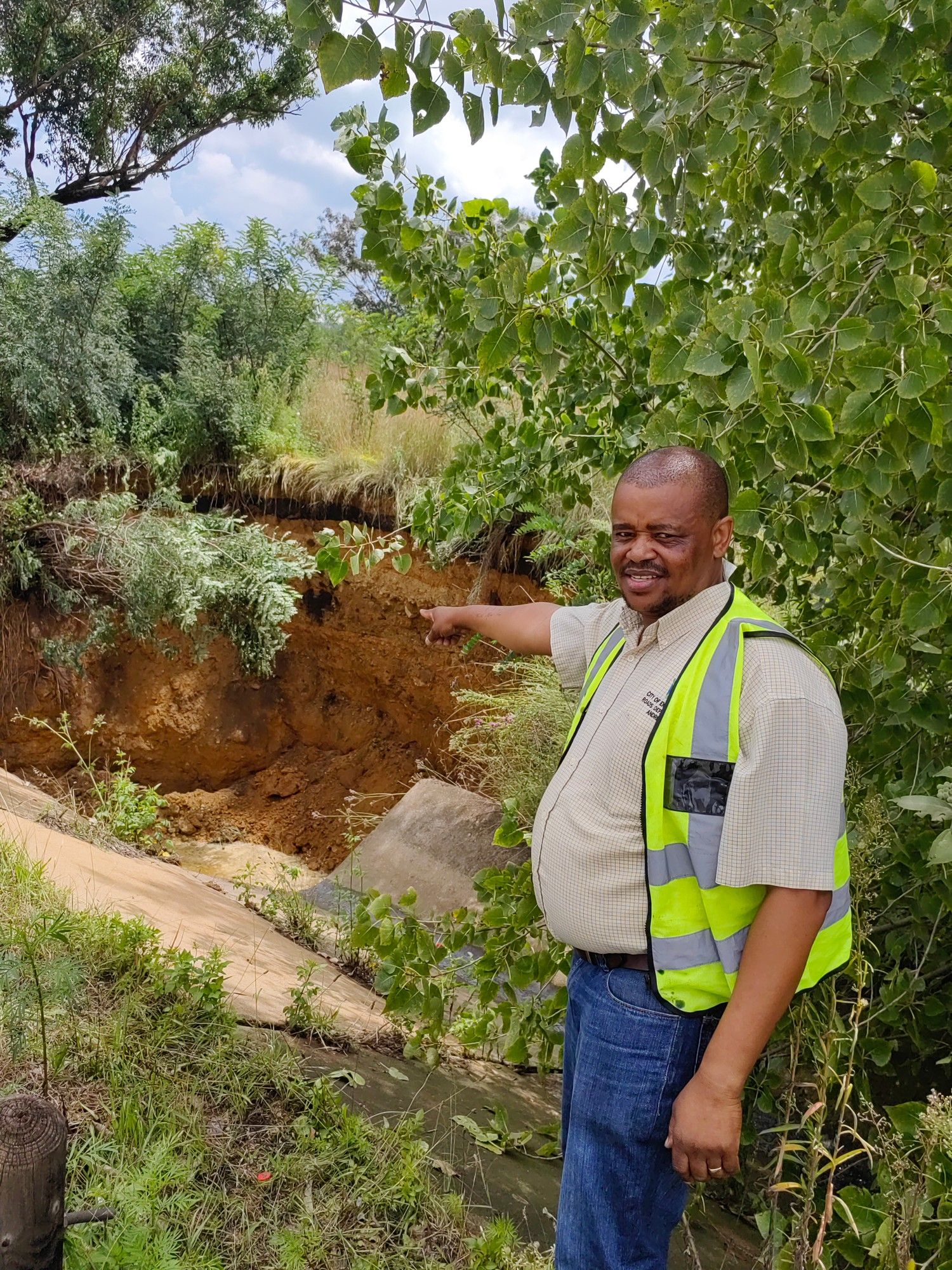 Rondebult Road in Boksburg closed due to a sinkhole