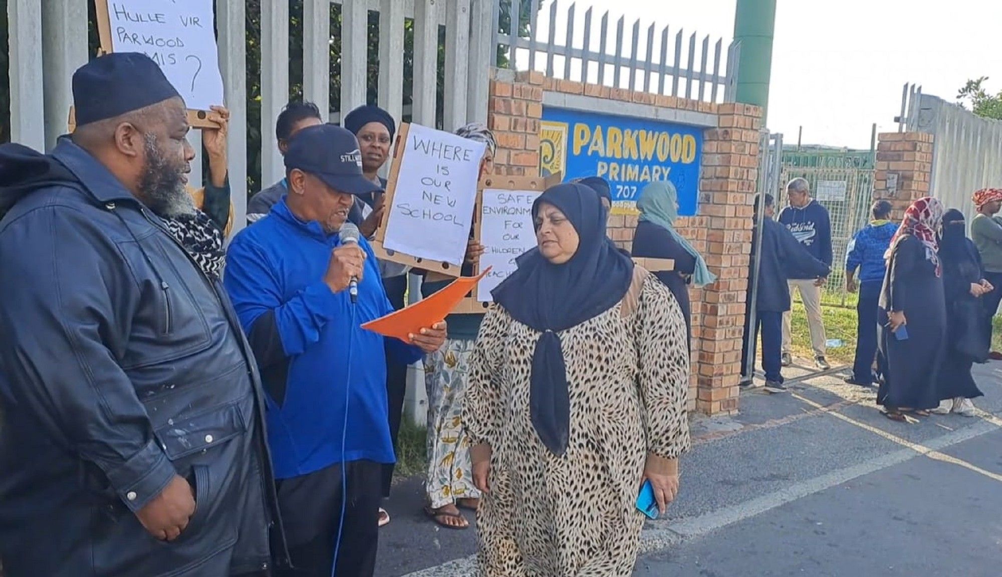 Parents demand Parkwood Primary be rebuilt