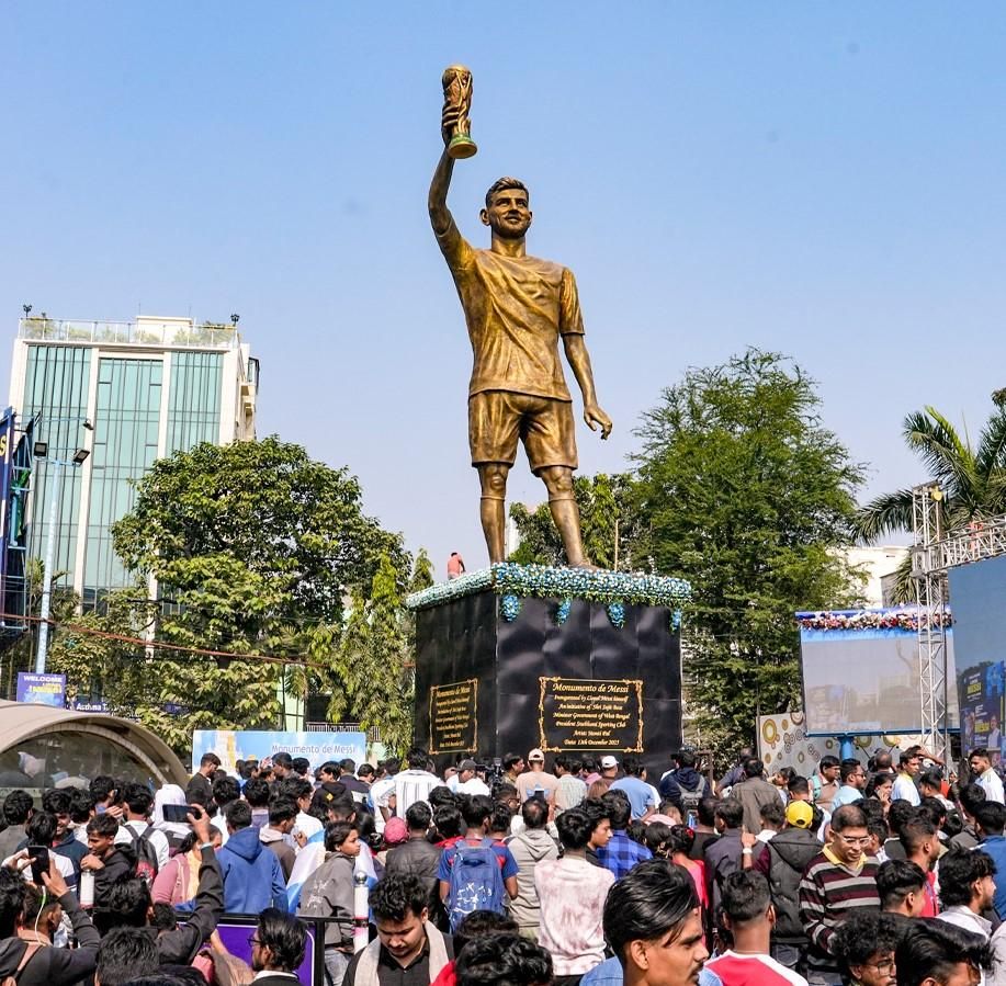 Gone in a gust: inside the removal of India's unstable 21-meter golden ...