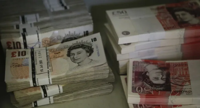 Sterling dips after inflation falls