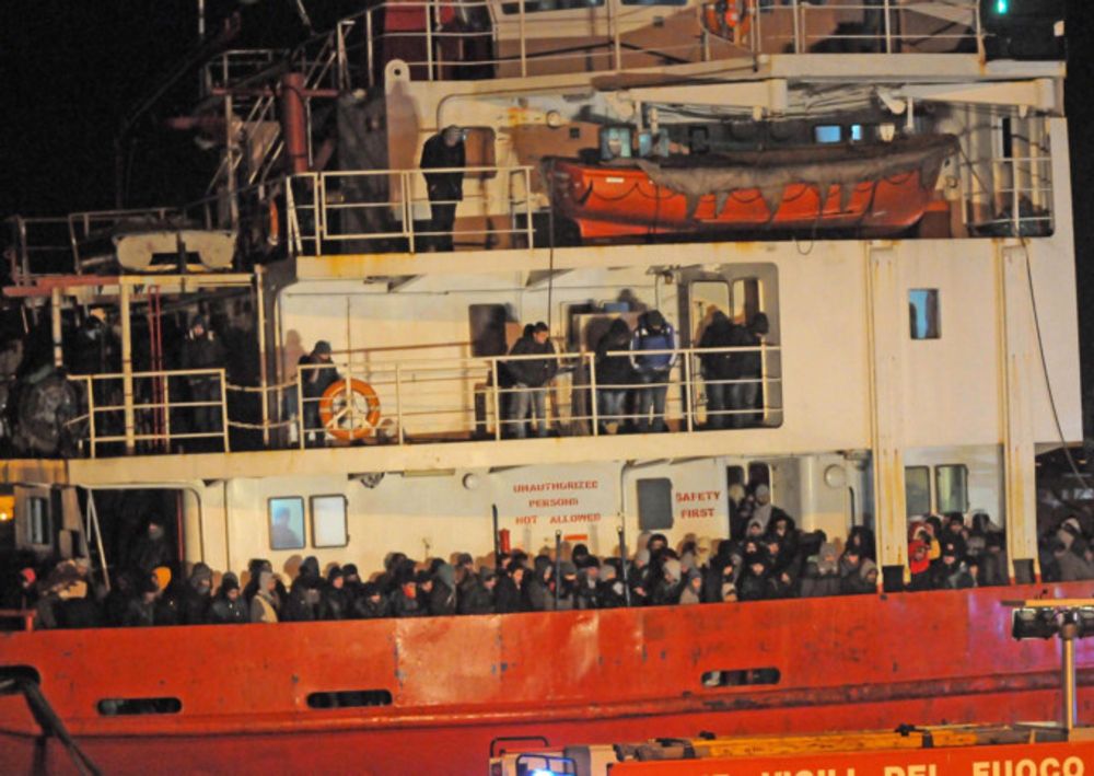Italy rescues abandoned migrants