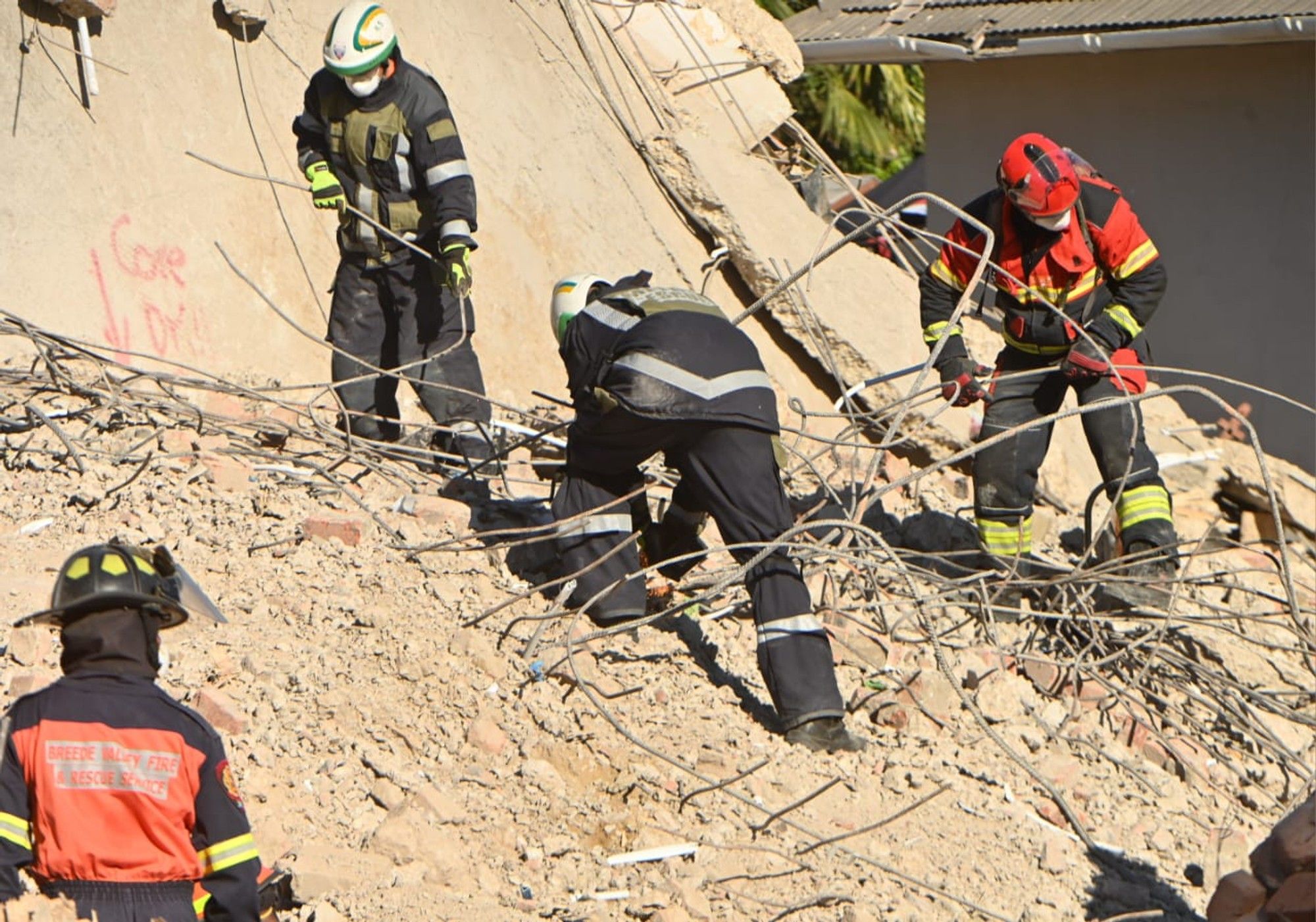 Calls for full-scale probe into collapsed building in George
