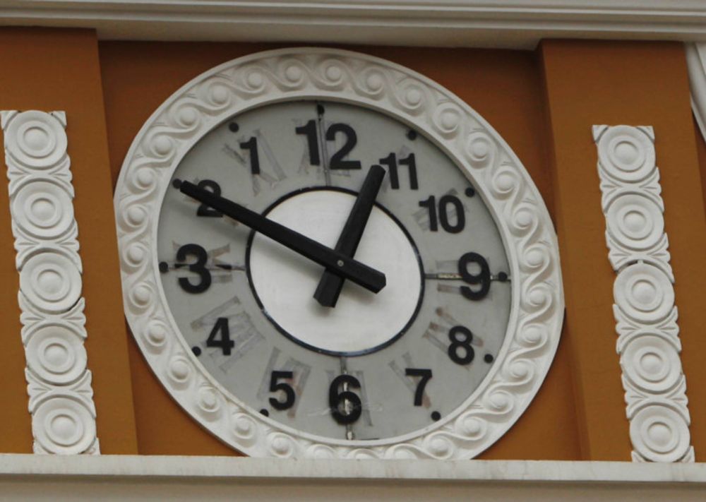 Bolivia’s new clock runs to the left