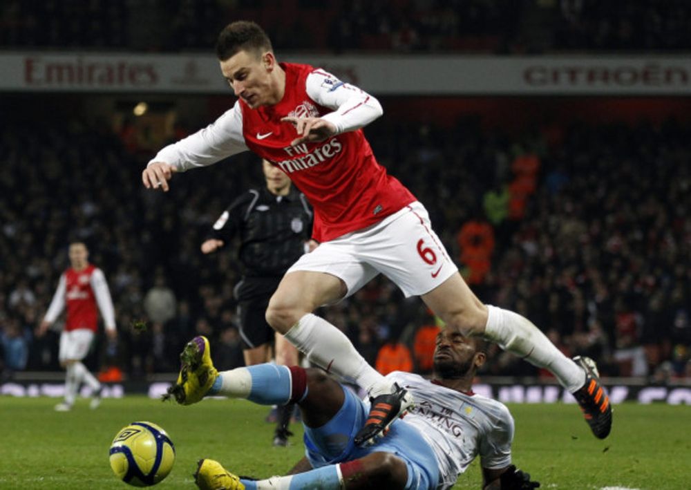 Arsenal bounce back from early wobble