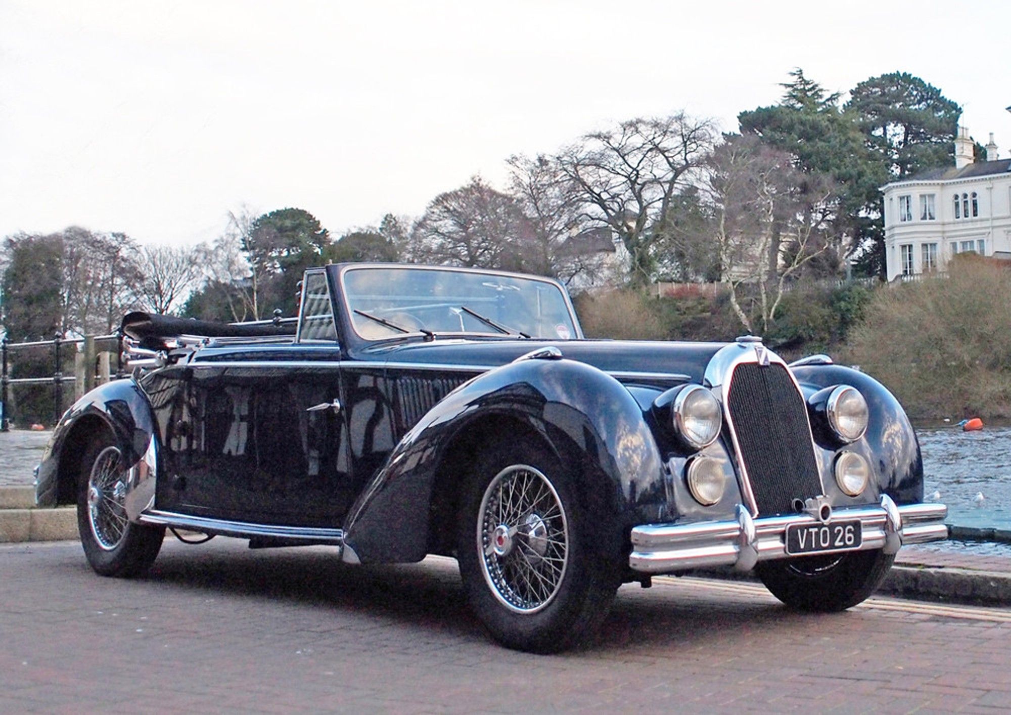 Sexy French diva restored to elegance