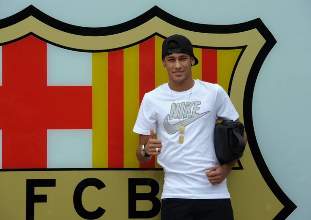 Neymar attacks Santos, defends dad