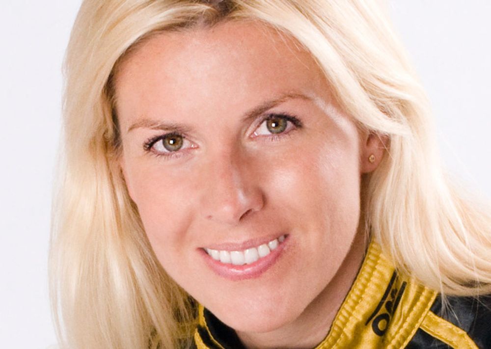 De Villota awake, talking to family