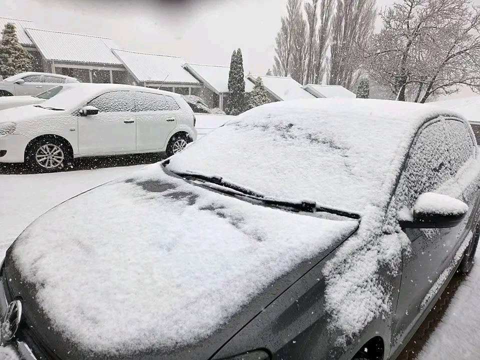 LOOK: Snow blankets parts of SA as cold front continues to bring storms ...