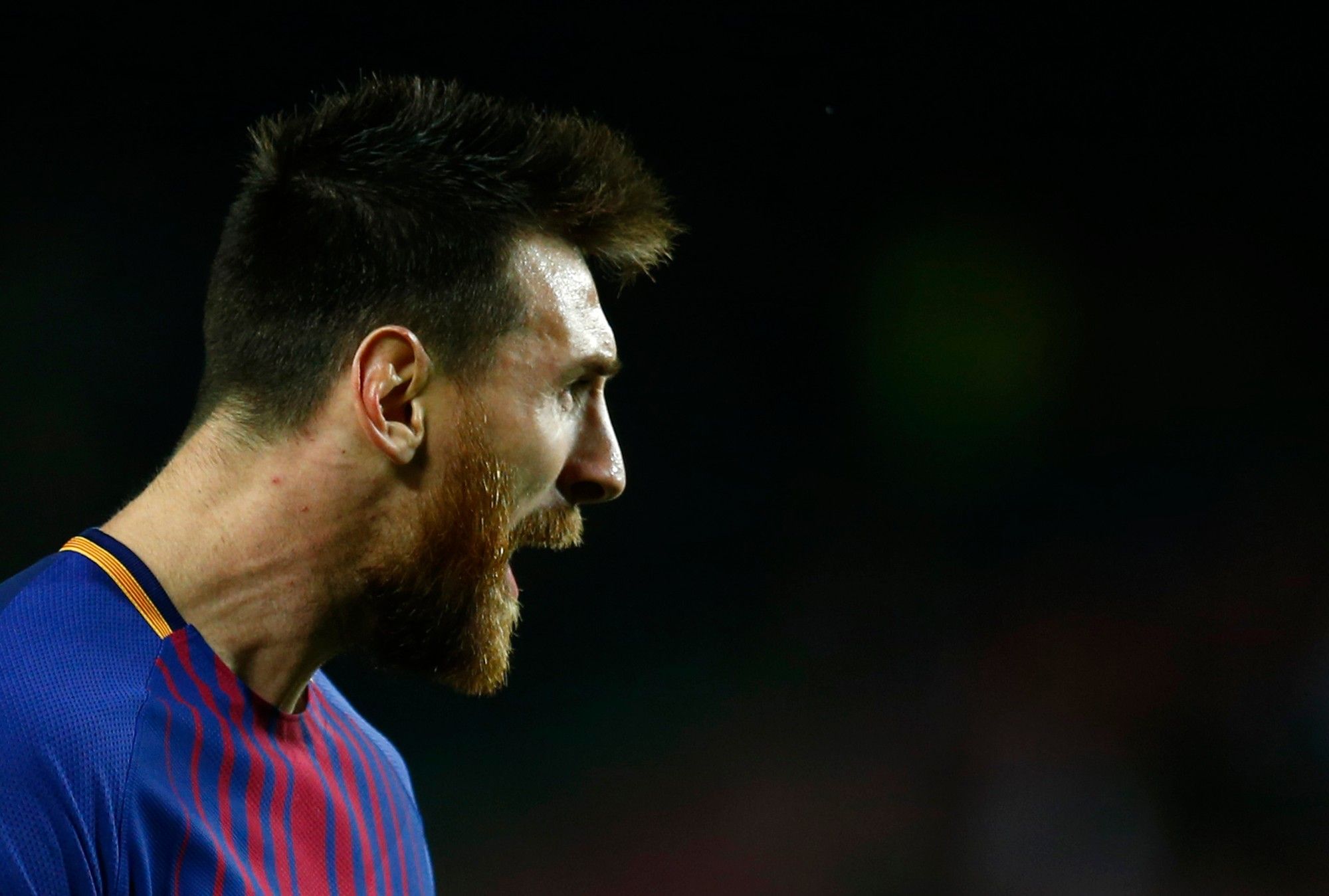 Messi scores 100th Euro goal as Barca shrug off Pique red card