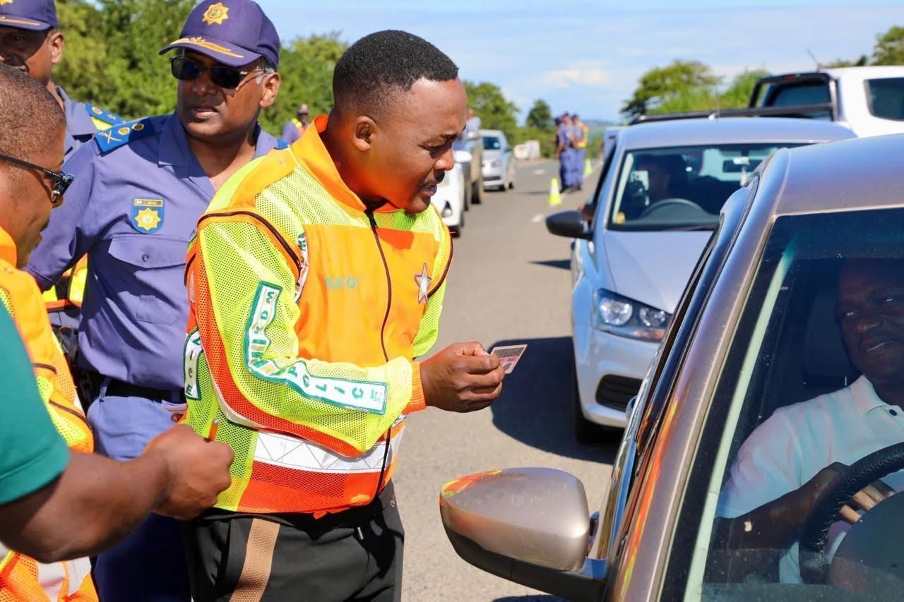 UMasipala waKwaDukuza nombhidlango wokuqinisekisa ukuphepha emgwaqweni