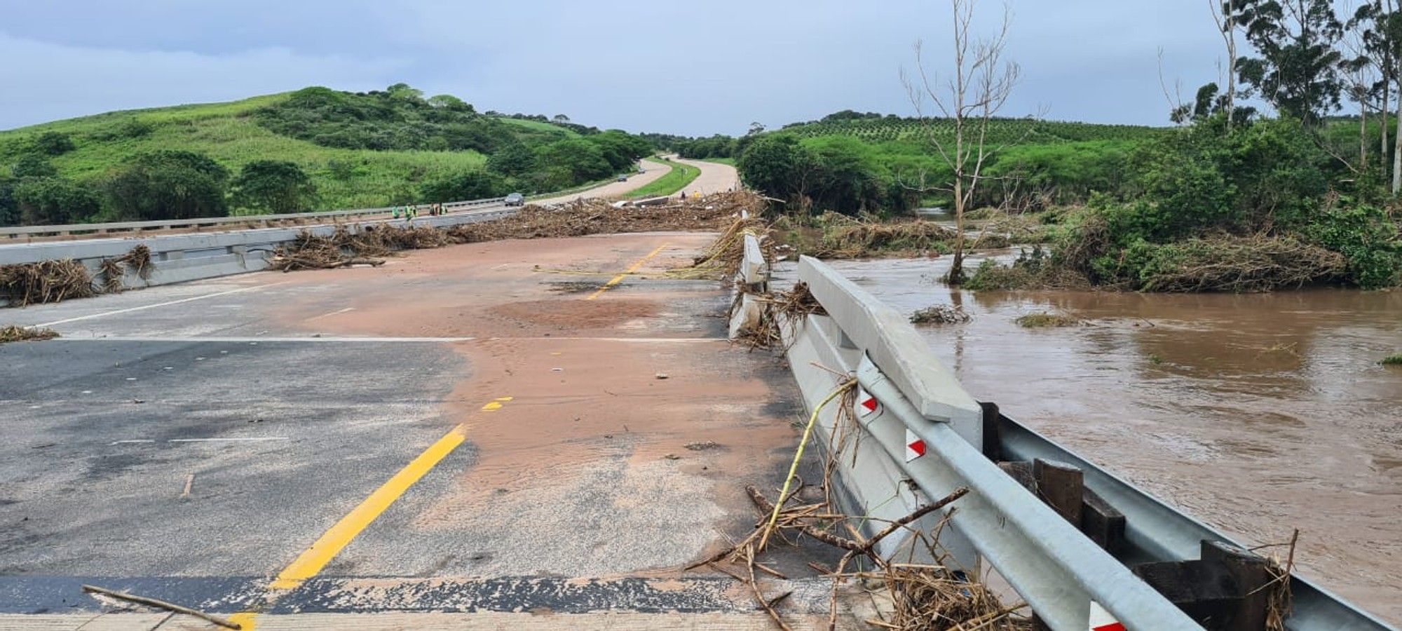 Contracts to rehabilitate M4 bridge oThongathi, N2 Umhlali River bridge ...