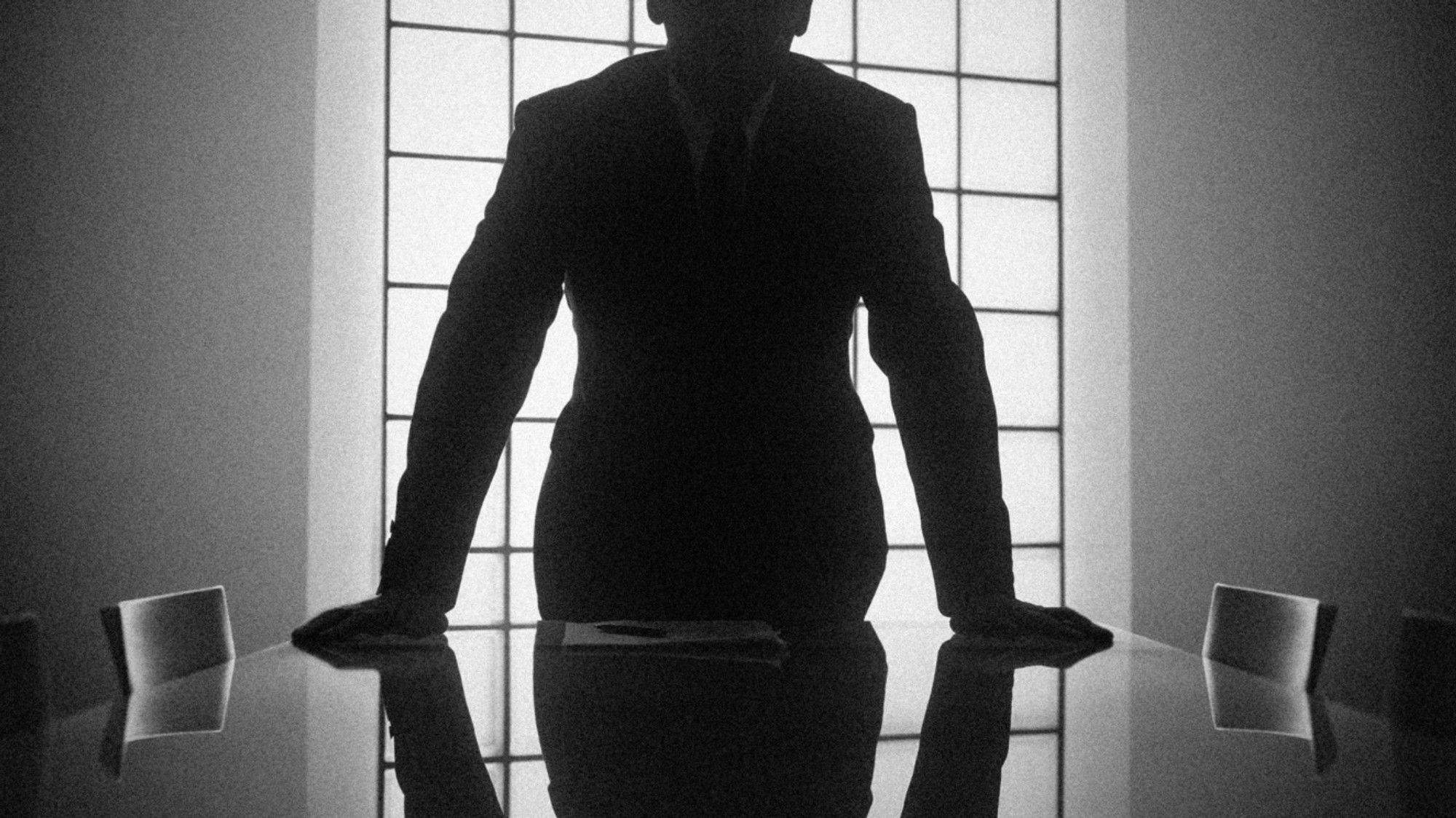 The Power effect on Leaders