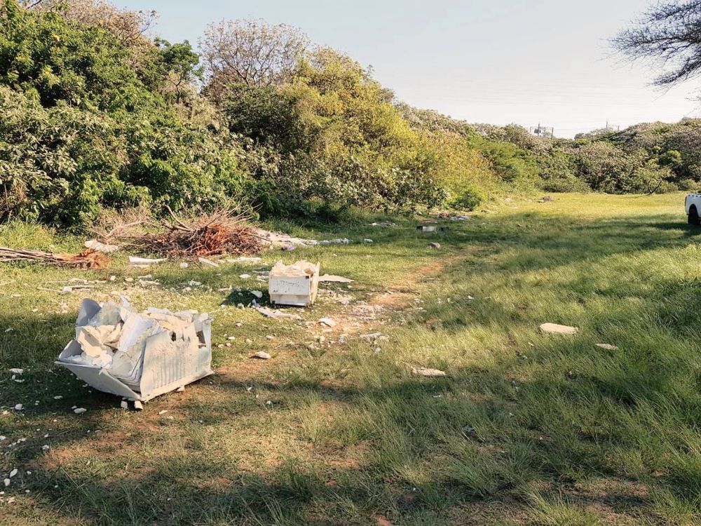 Scavengers outside Durban dump site spark safety fears