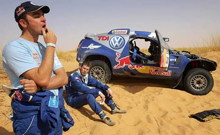 De Villiers back in race after car blaze