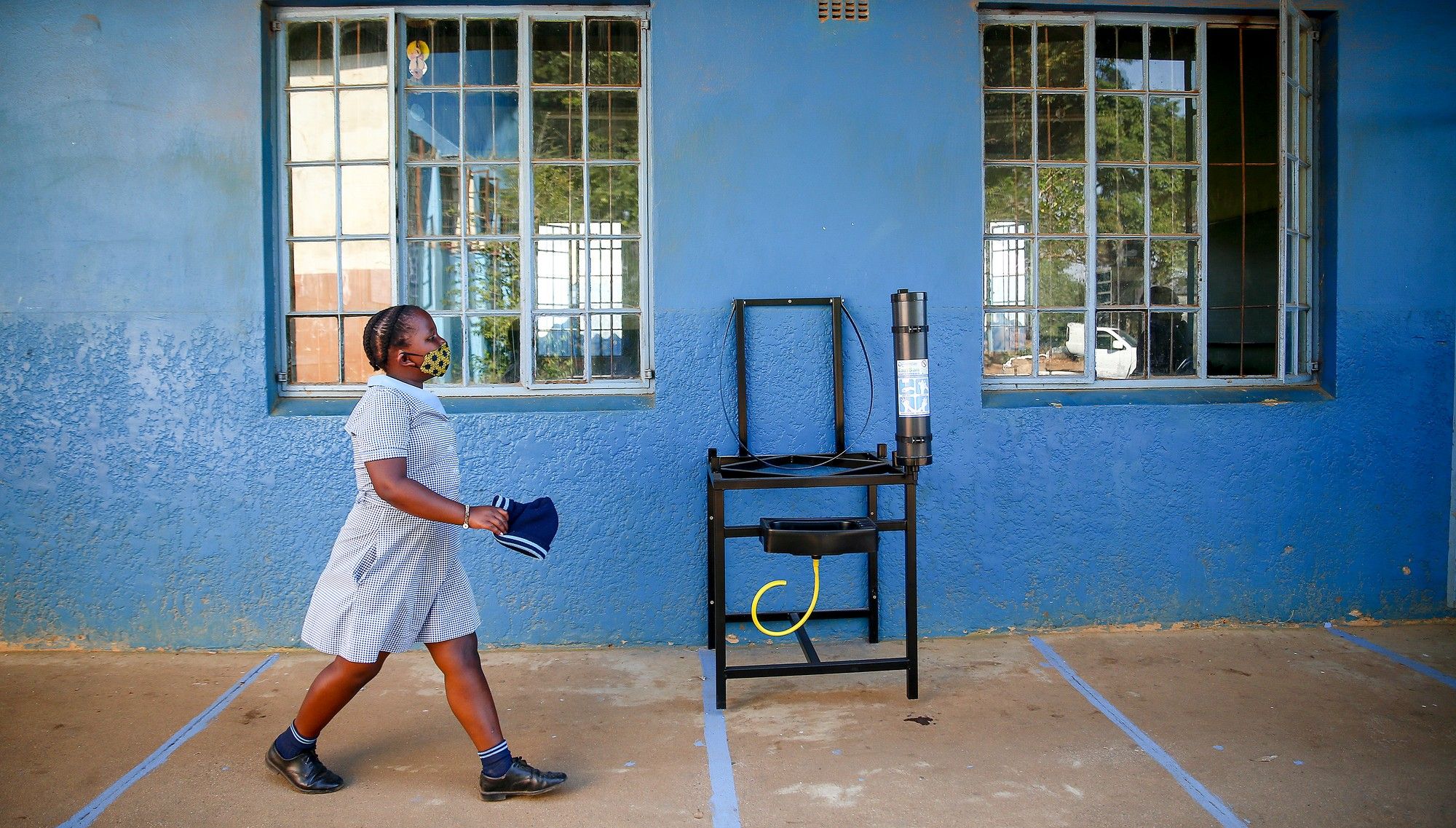 Reduced 0. 5metre social distance rule is superfluous, says teacher union