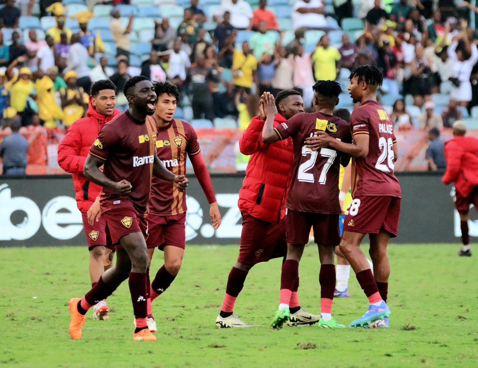 USteve Barker uzingomba isifuba ngokwenziwe yiStellenbosch FC