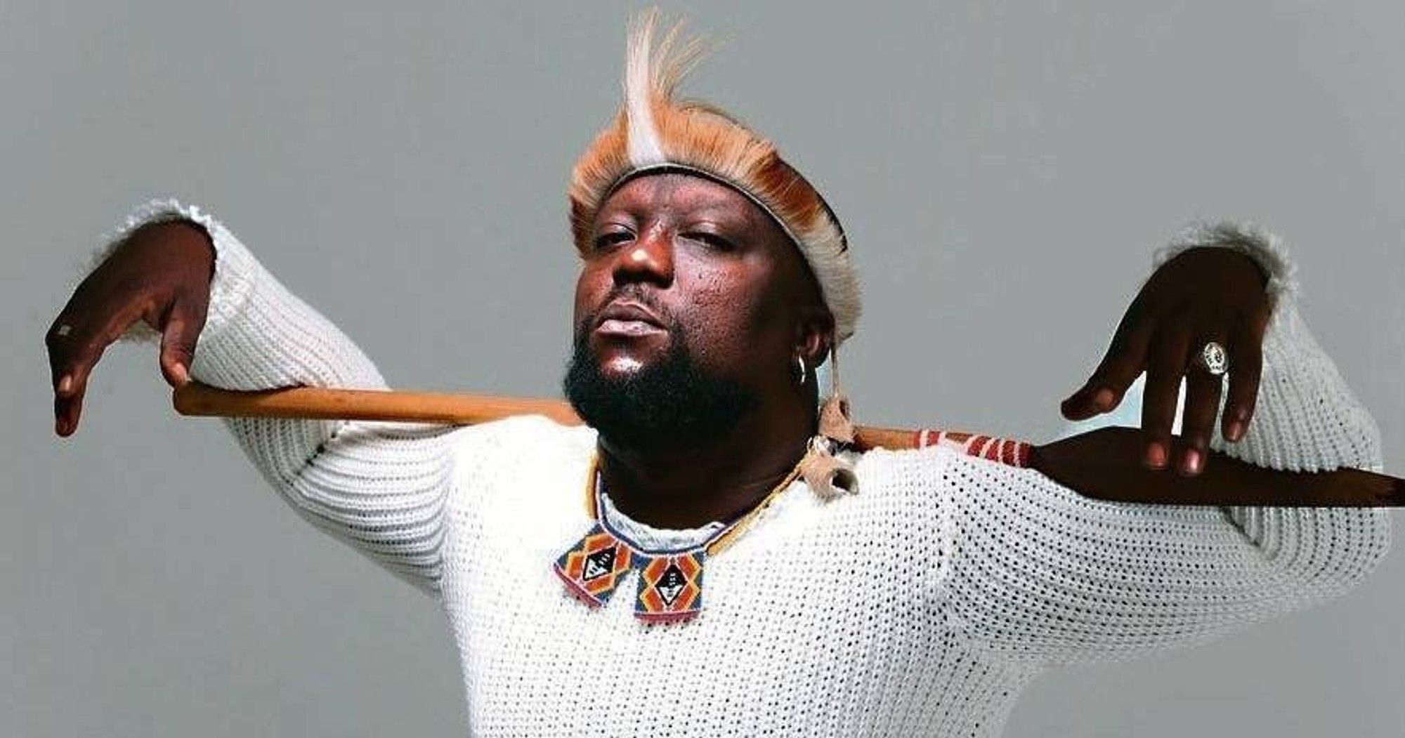 Usewumqemane uZola opheka umculo omusha