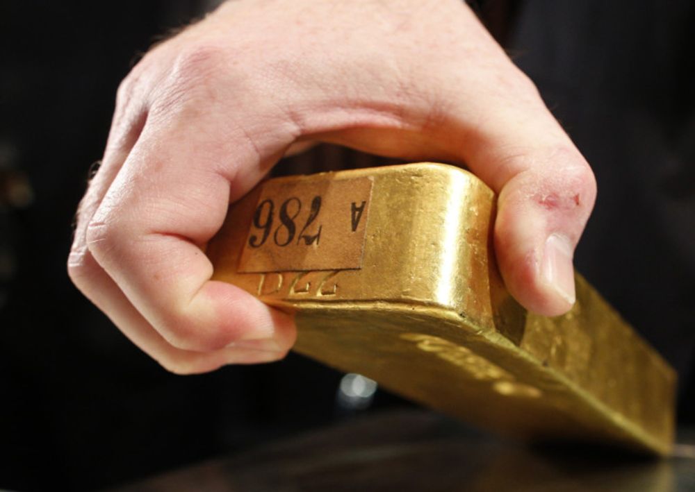 Gold steadies off 4-month high