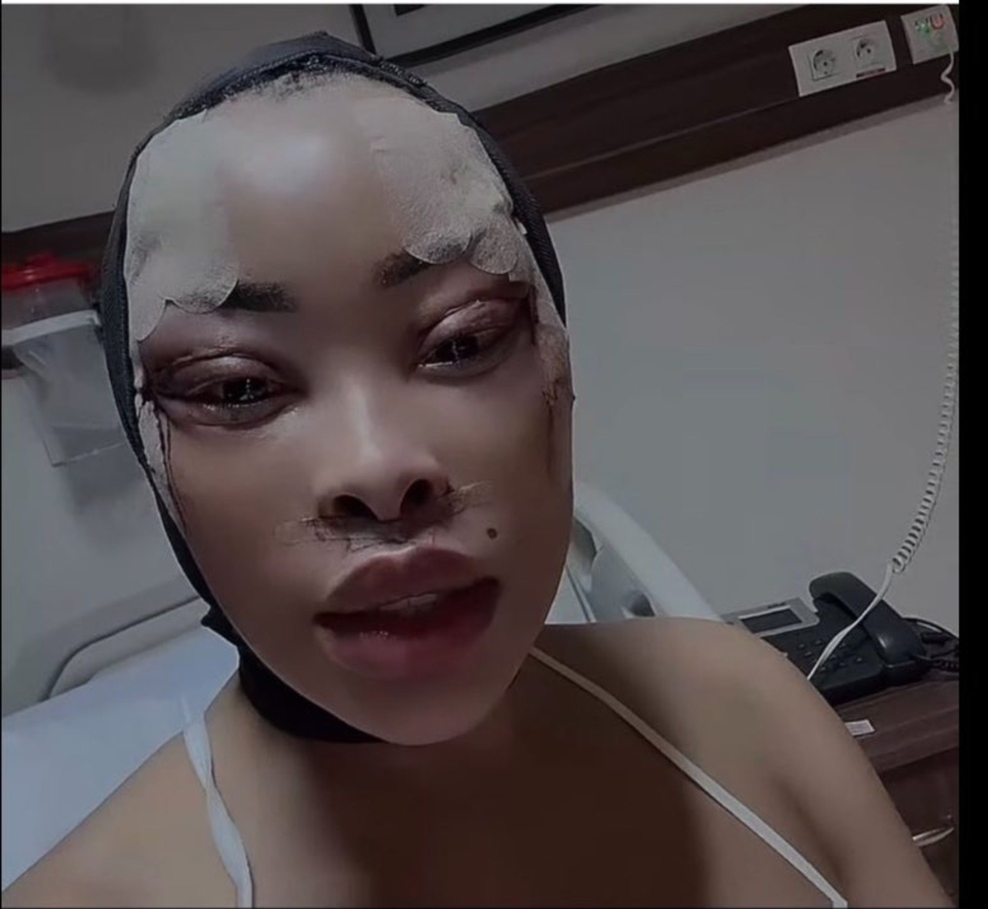 UKhanyi Mbau uthenge ubuso obutsha