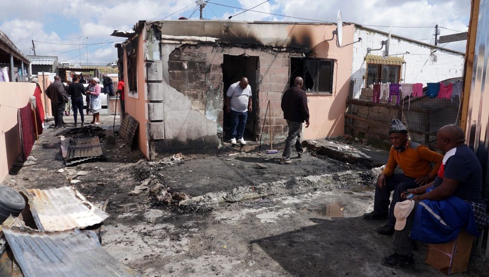 Policeman and his family killed in a fire