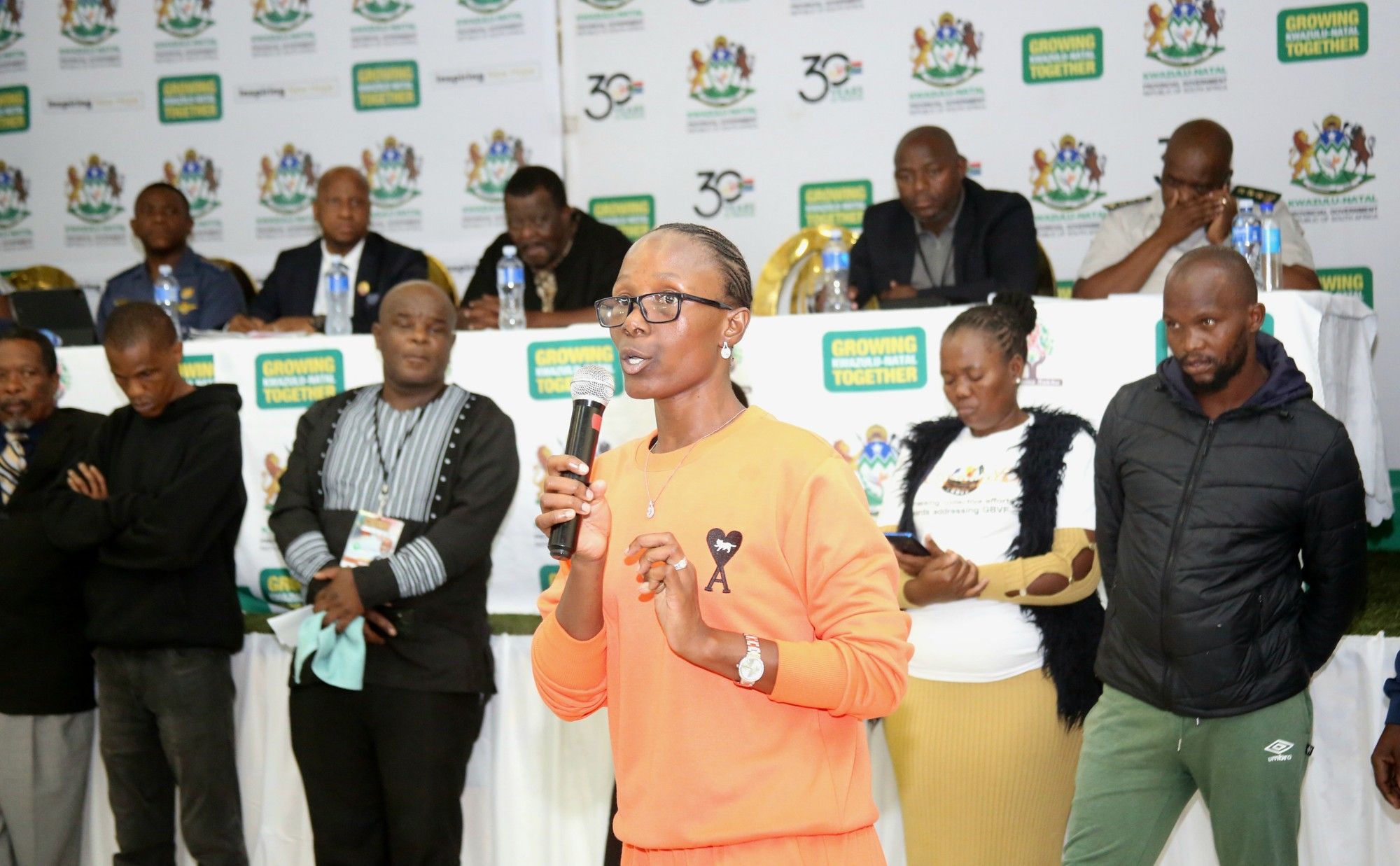 Basole amaphoyisa angcolile embizweni yobugebengu eNanda