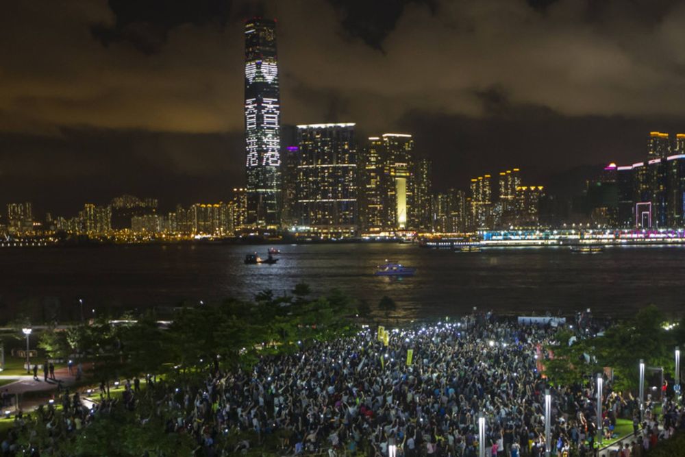 Hong Kong protesters peppered