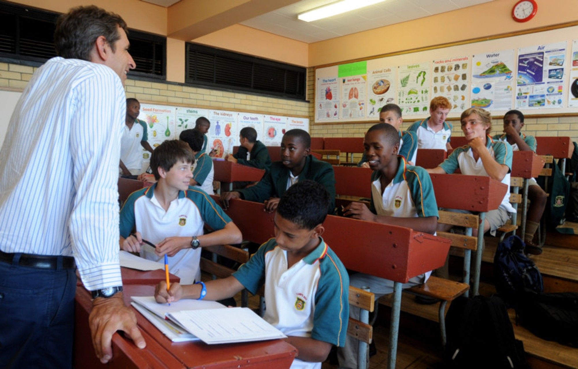 Split classes boost learning