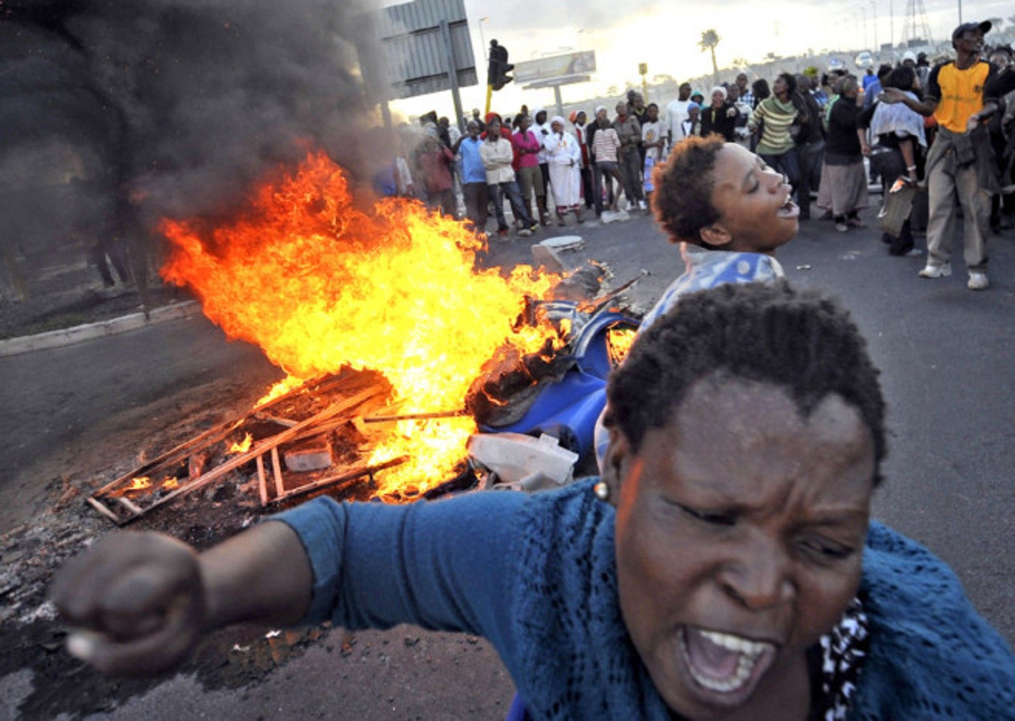 Riot sparks traffic chaos in Cape