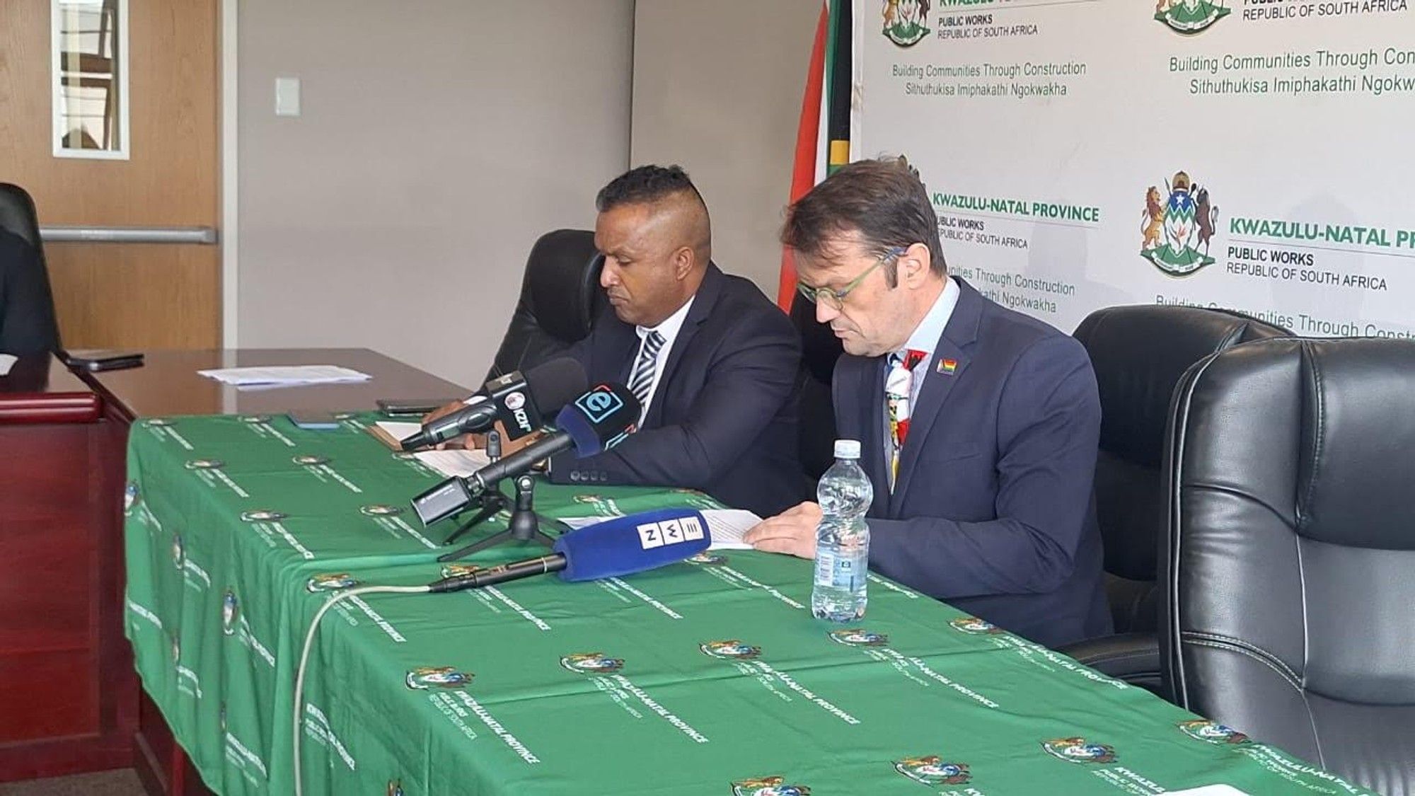 Umphathiswa nesibophezelo sokulwa nenkohlakalo nokwehlisa izindleko