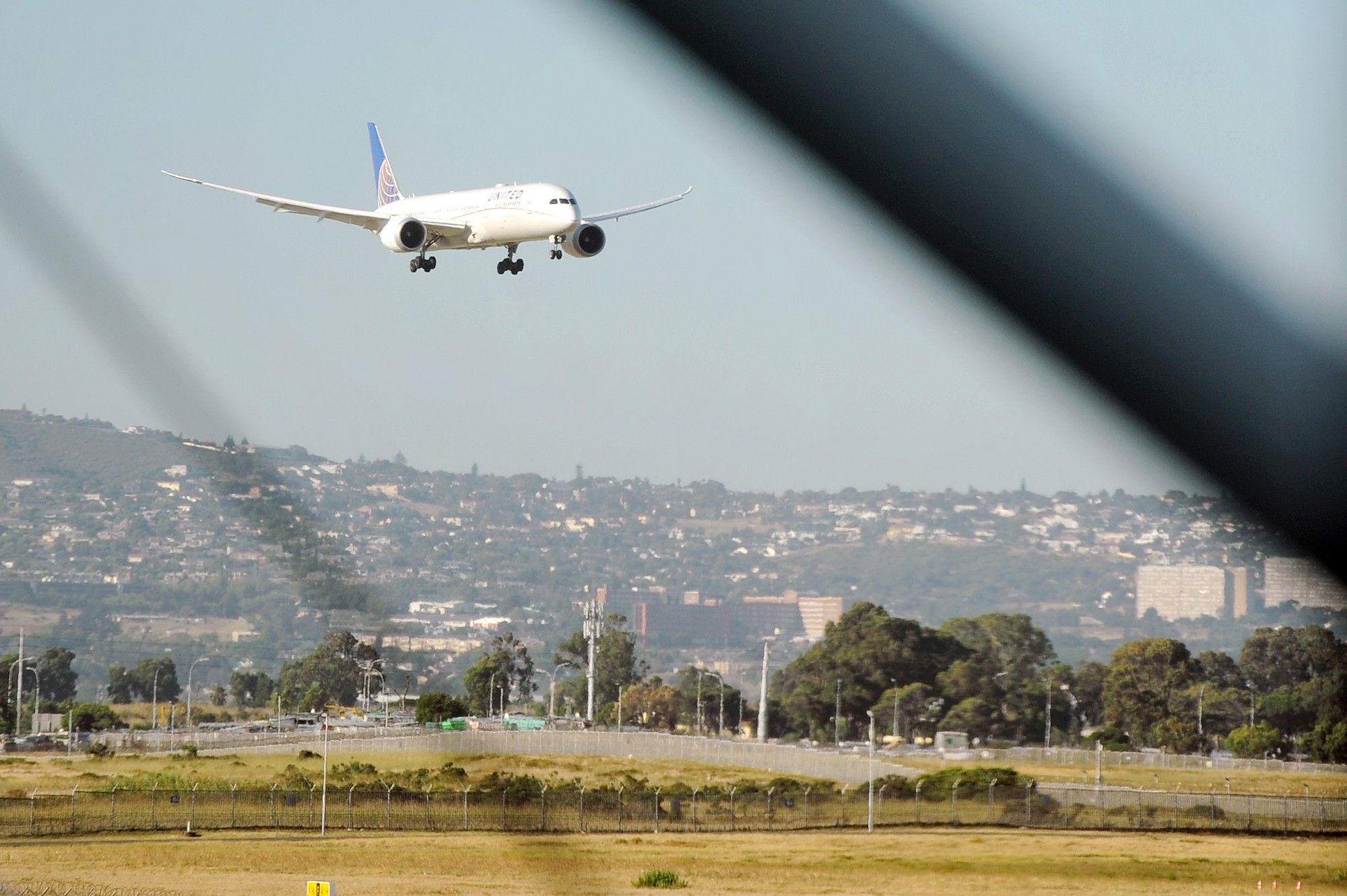 United Airlines adjusts aircraft orders as Boeing problems hit profits