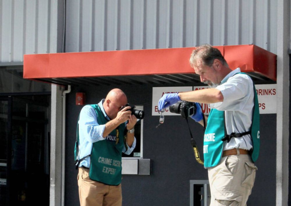 Guards wounded in heist