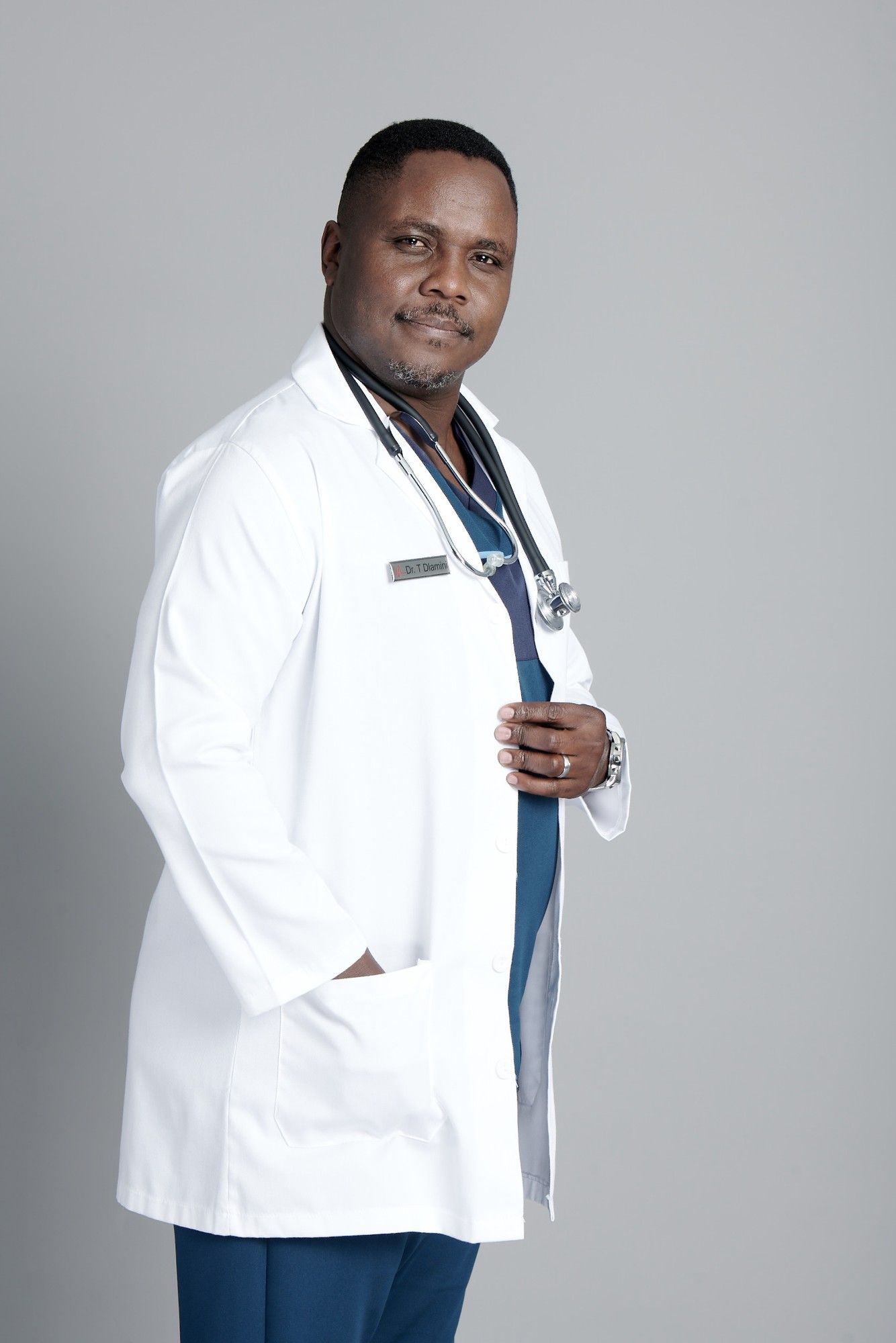 Meshack Mavuso joins the frontline world in e. tv’s medical drama ...